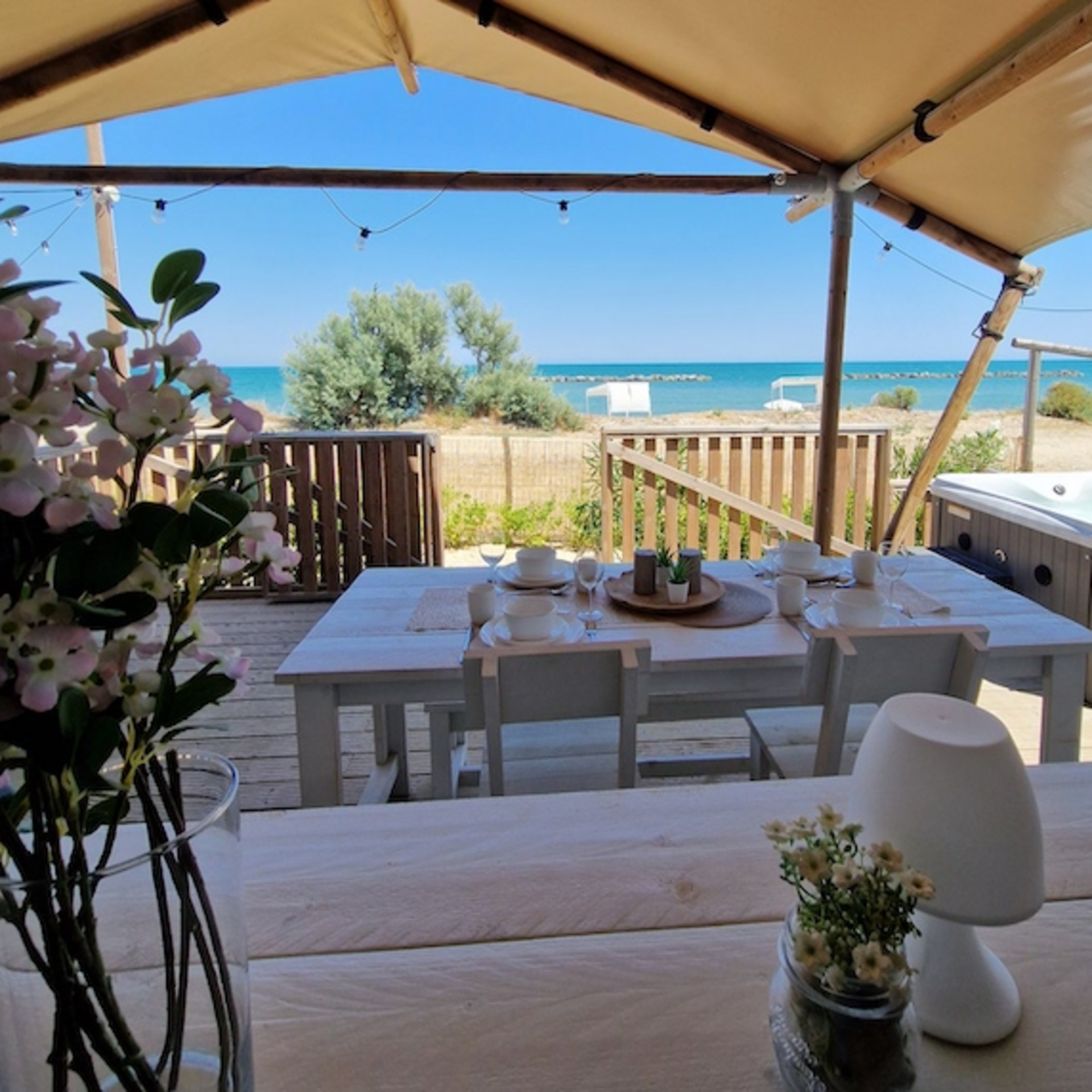 Villa Alwin Beach Resort | Villa Alwin Beach Resort in le marche luxe tenten aan zee